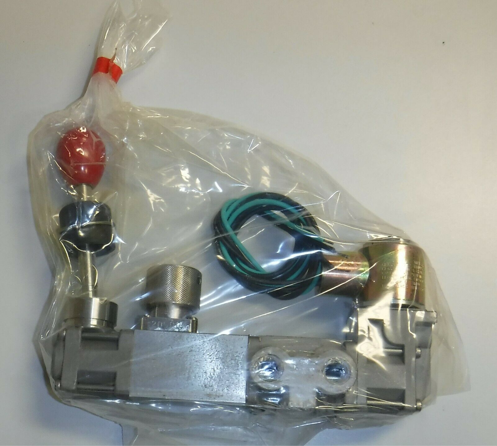 Versa - VAG-3321-316-181D-XX-A120 VALVE, 3-WAY, SST, 120V60HZ VS - 1/4 ...